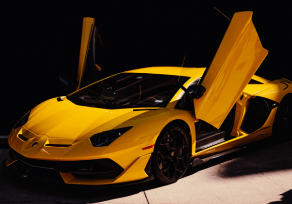 Lamborghini Aventador 2021 ostenta o título de ter o IPVA mais alto da RMC